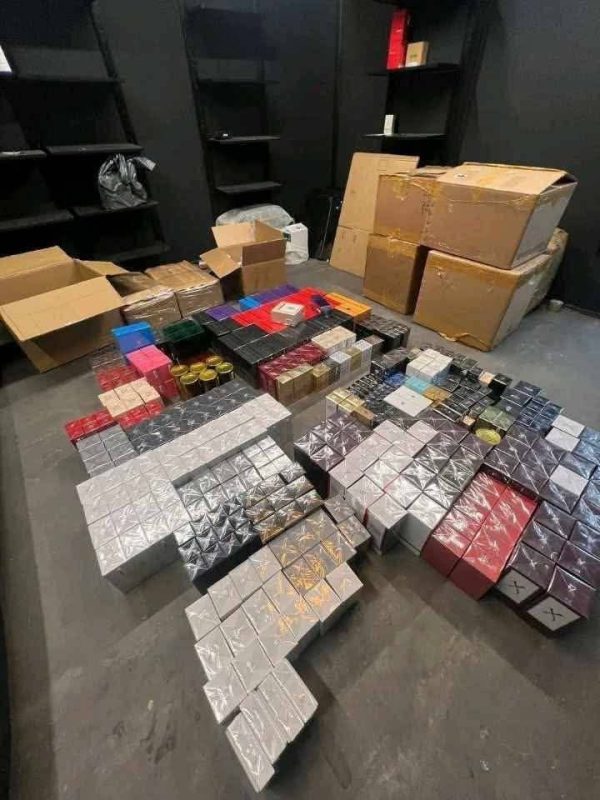 Authentic Perfume for sale, Half Pallet: Huge Selection