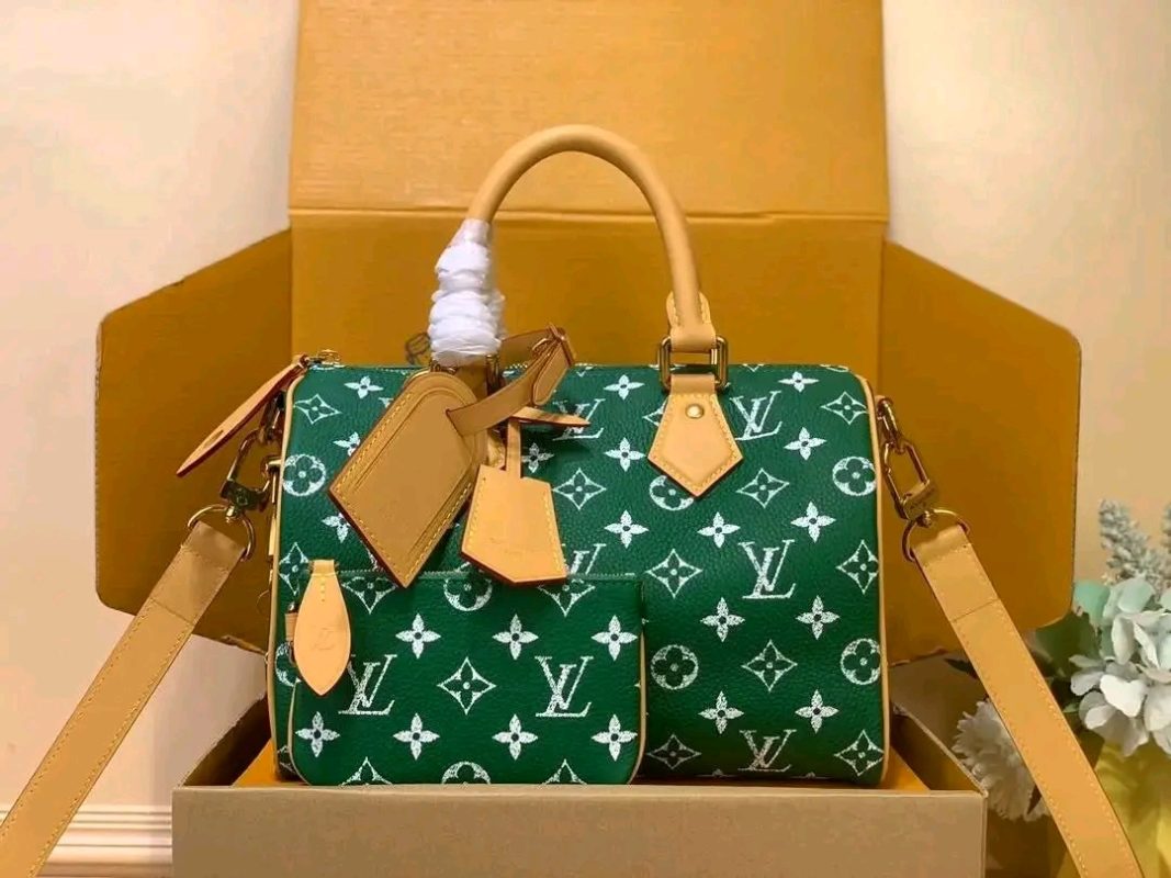 Wholesale Louis Vuitton Purse Pallet: Authentic Bags cheap