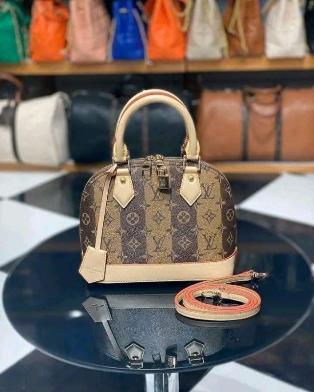 Wholesale Louis Vuitton Purse Pallet: Authentic Bags cheap