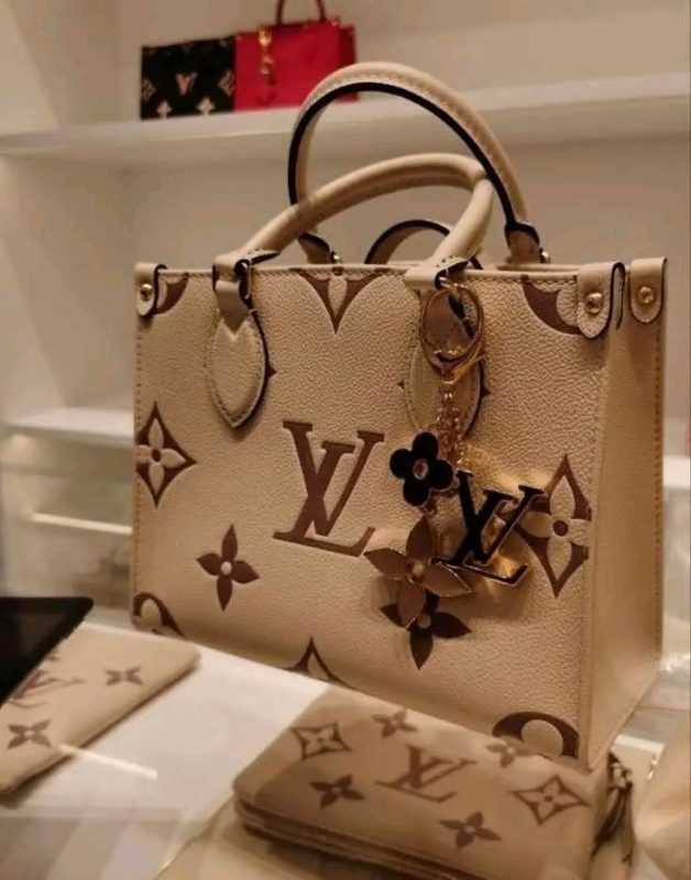 Wholesale Louis Vuitton Purse Pallet: Authentic Bags cheap