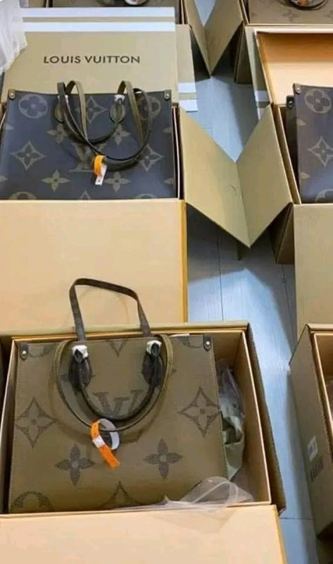 Wholesale Louis Vuitton Purse Pallet: Authentic Bags cheap